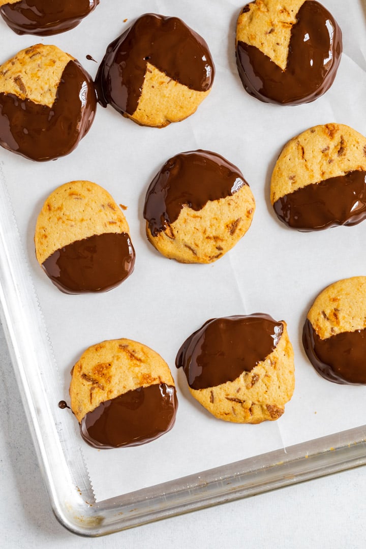 Chocolate Dipped Butterfinger Cookies - Confessions of a Baking Queen
