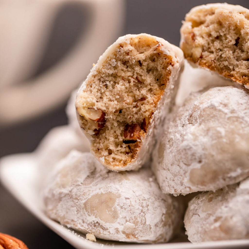 Mexican Wedding Cookies {Easy Recipe} Confessions of a Baking Queen