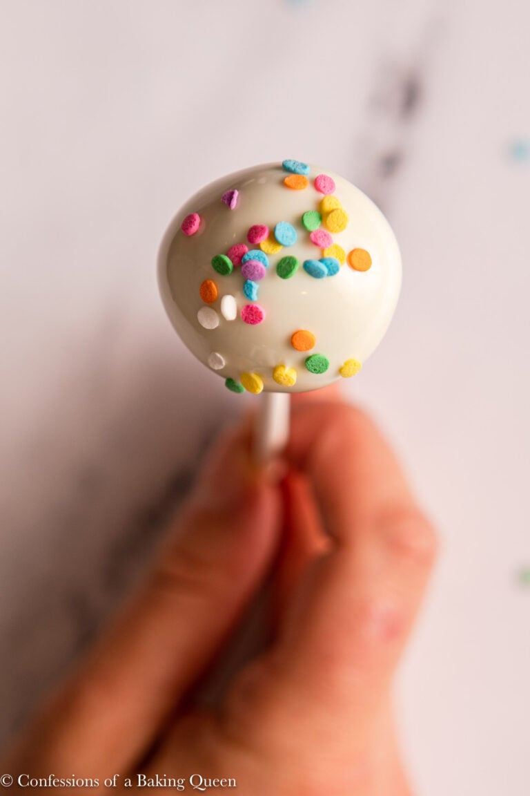 How to Make Cake Pops - Confessions of a Baking Queen