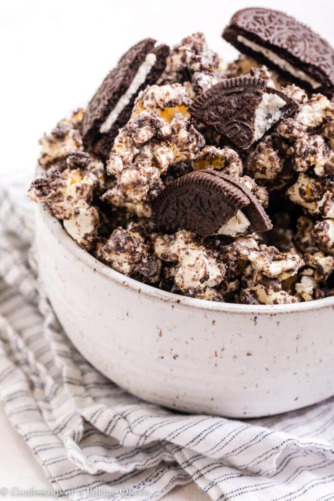 Easy And Delicious Oreo Popcorn Recipe - CBQ Bakes