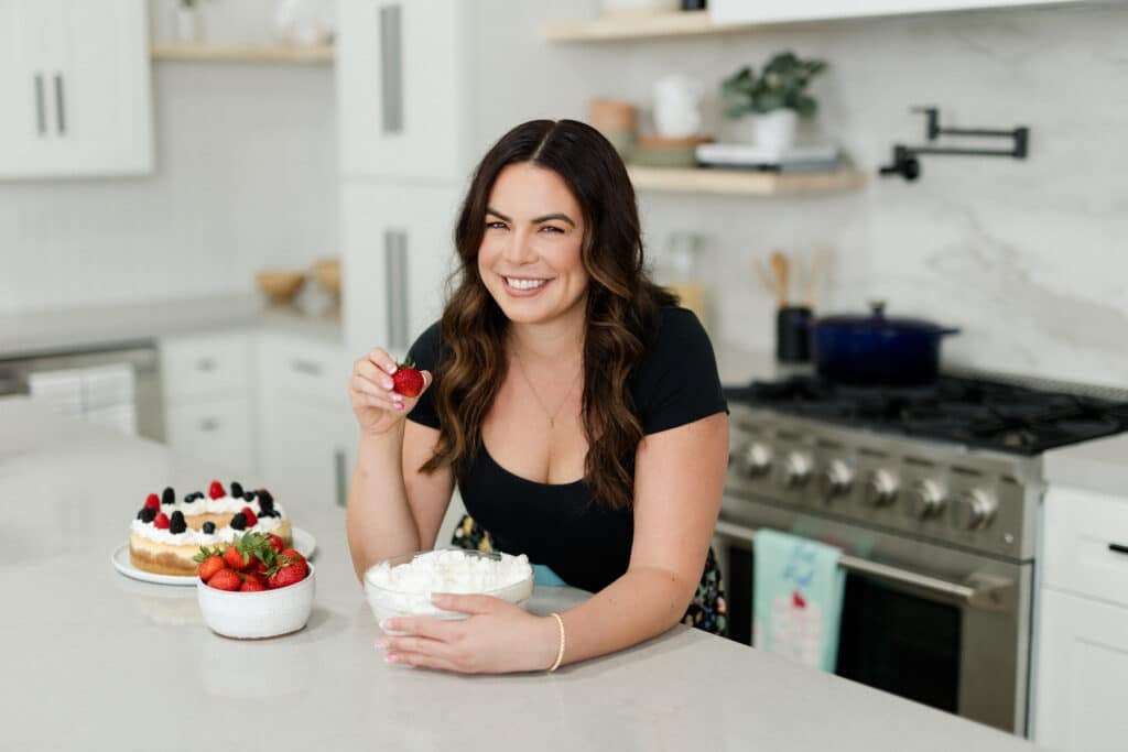 About Elizabeth- the voice of Confessions of a Baking Queen