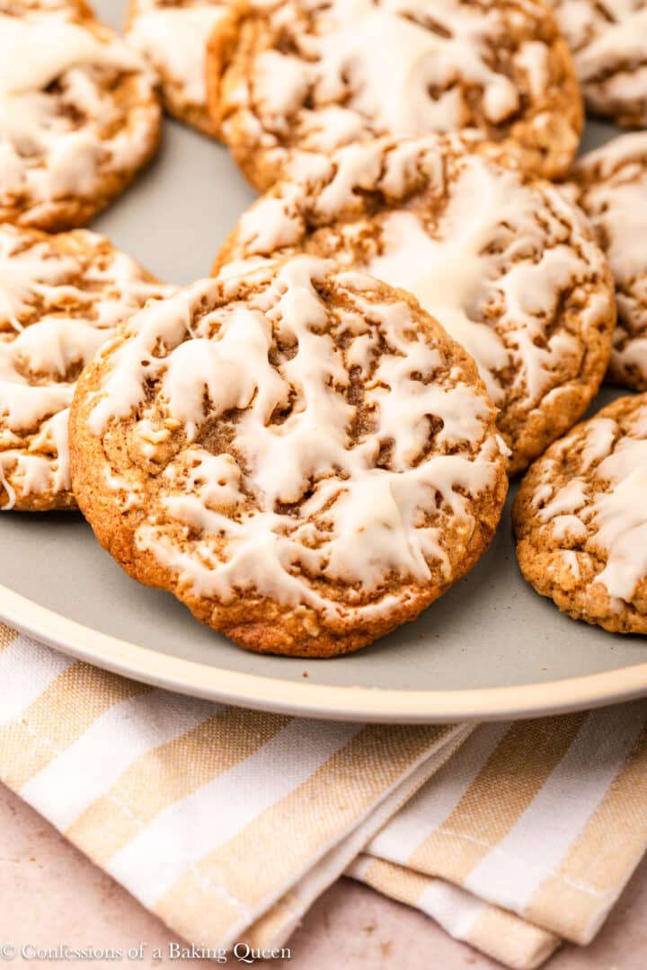 Soft And Chewy Frosted Oatmeal Cookies Recipe - Confessions of a Baking ...